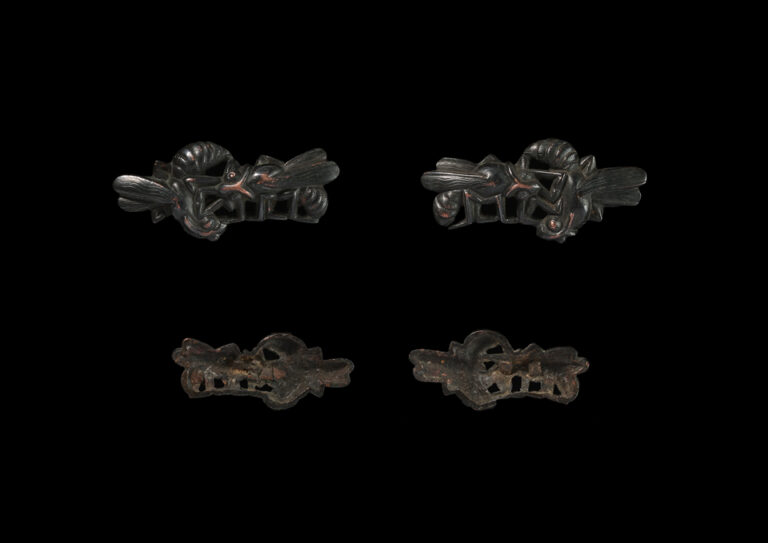 Menuki:Mumei the rabbit is engraved. | Japanese Sword Online Museum